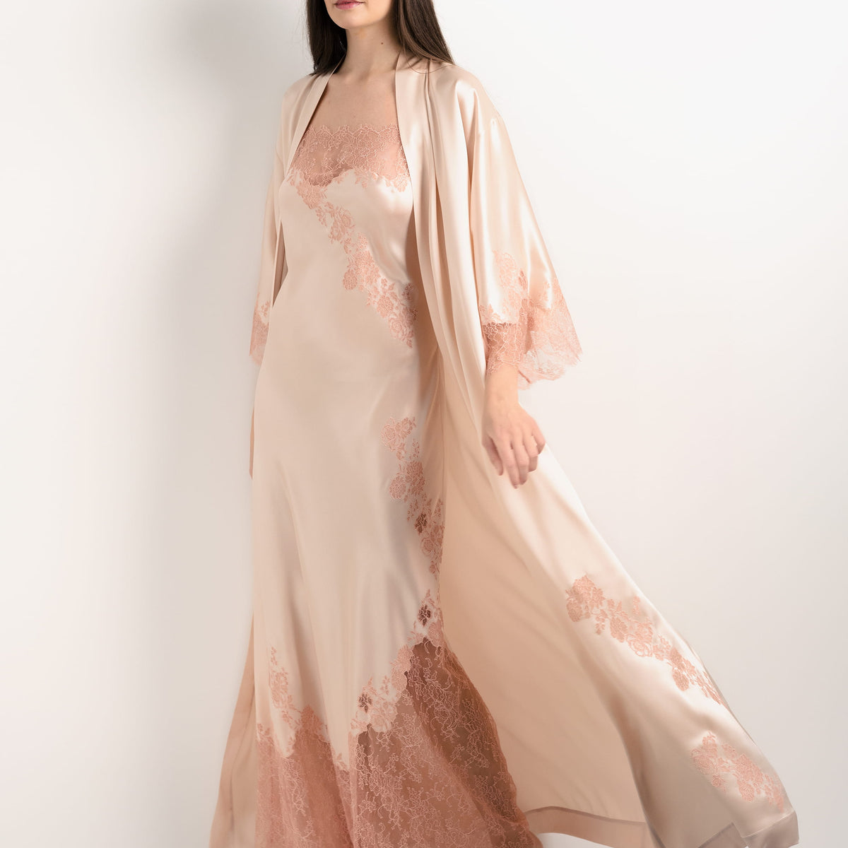 Long casual kimono - powder pink and light rose Elisa lace – Carine Gilson