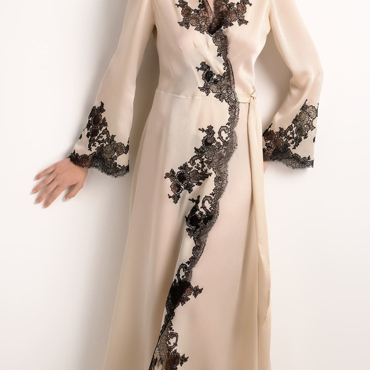 Long Silk Deshabille - "Skyfall" Deshabille - Sand beige and black Cau ...